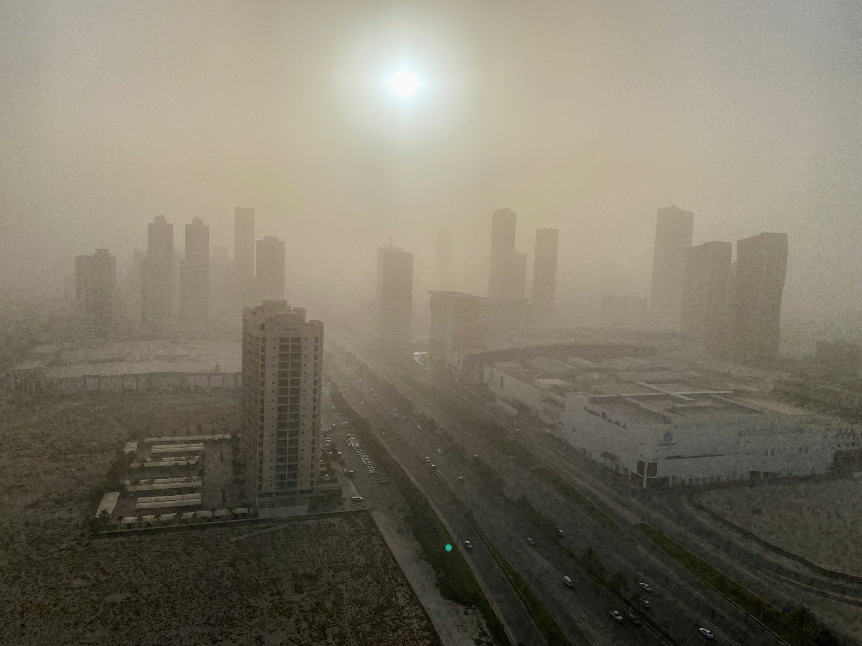 Sandstorms cast dangerous haze over Middle East | Daily Sabah