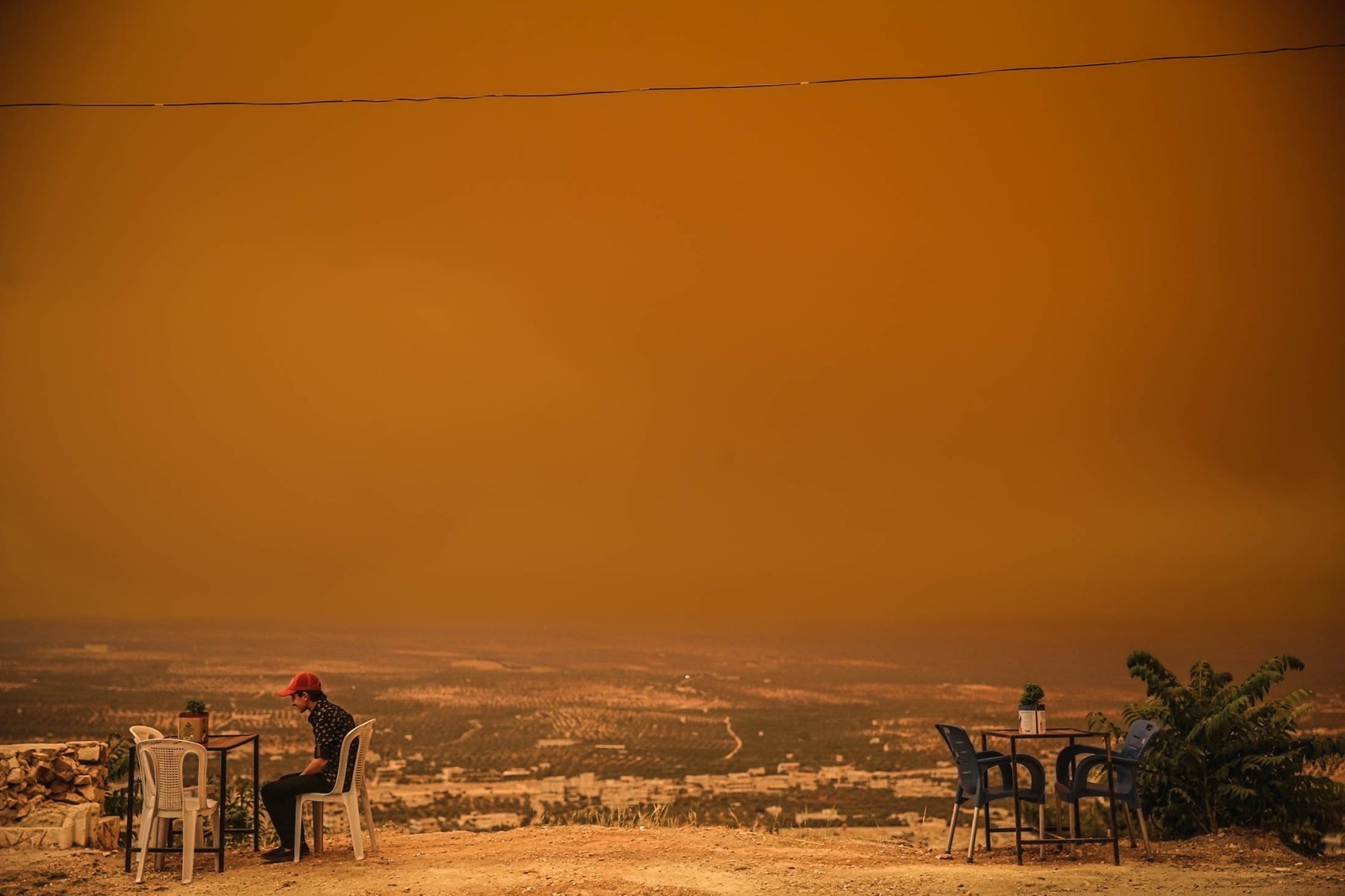 Fierce sandstorm takes hold of Syria's Idlib with orange vistas | Daily ...