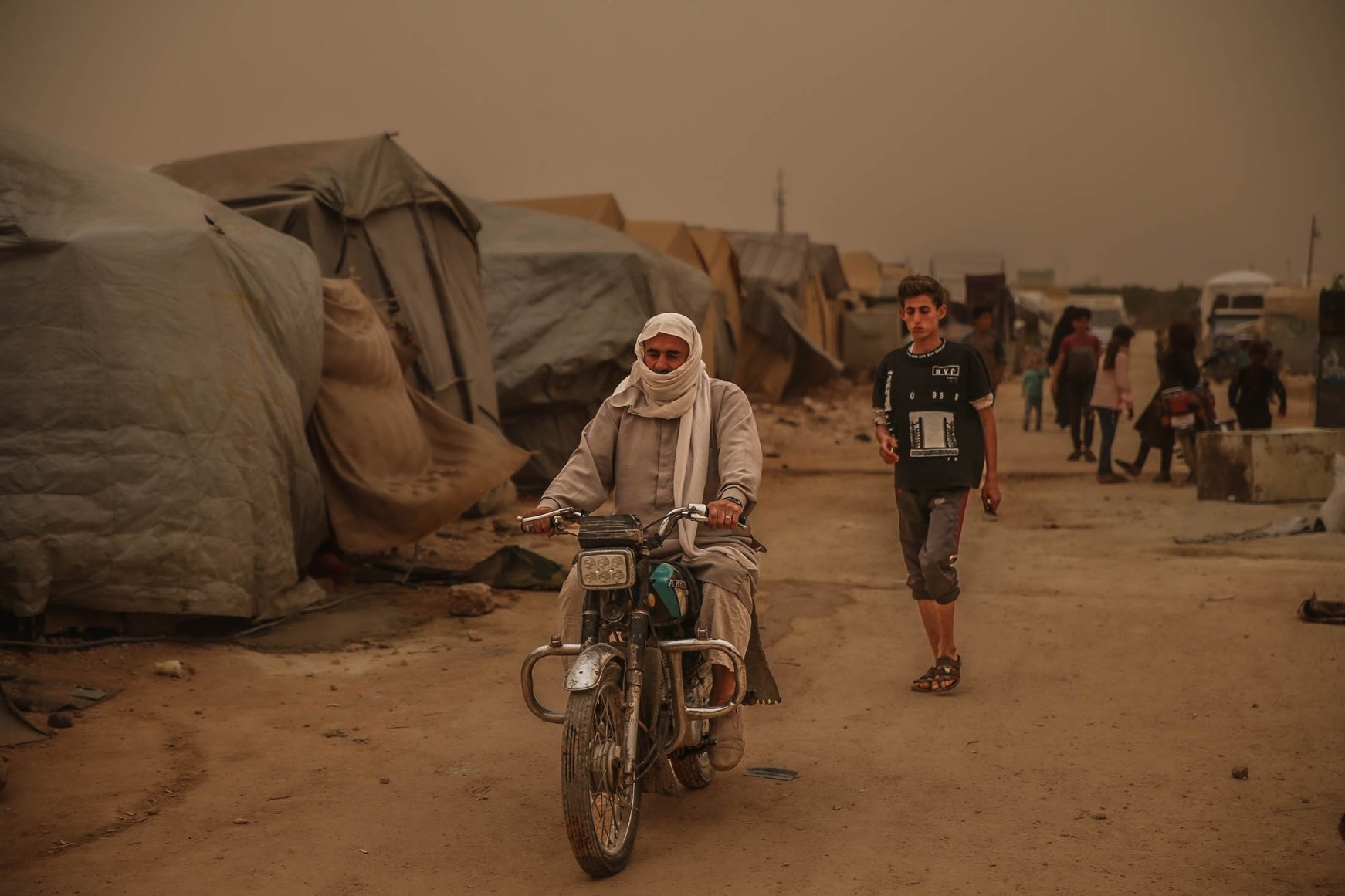 Fierce sandstorm takes hold of Syria's Idlib with orange vistas | Daily ...