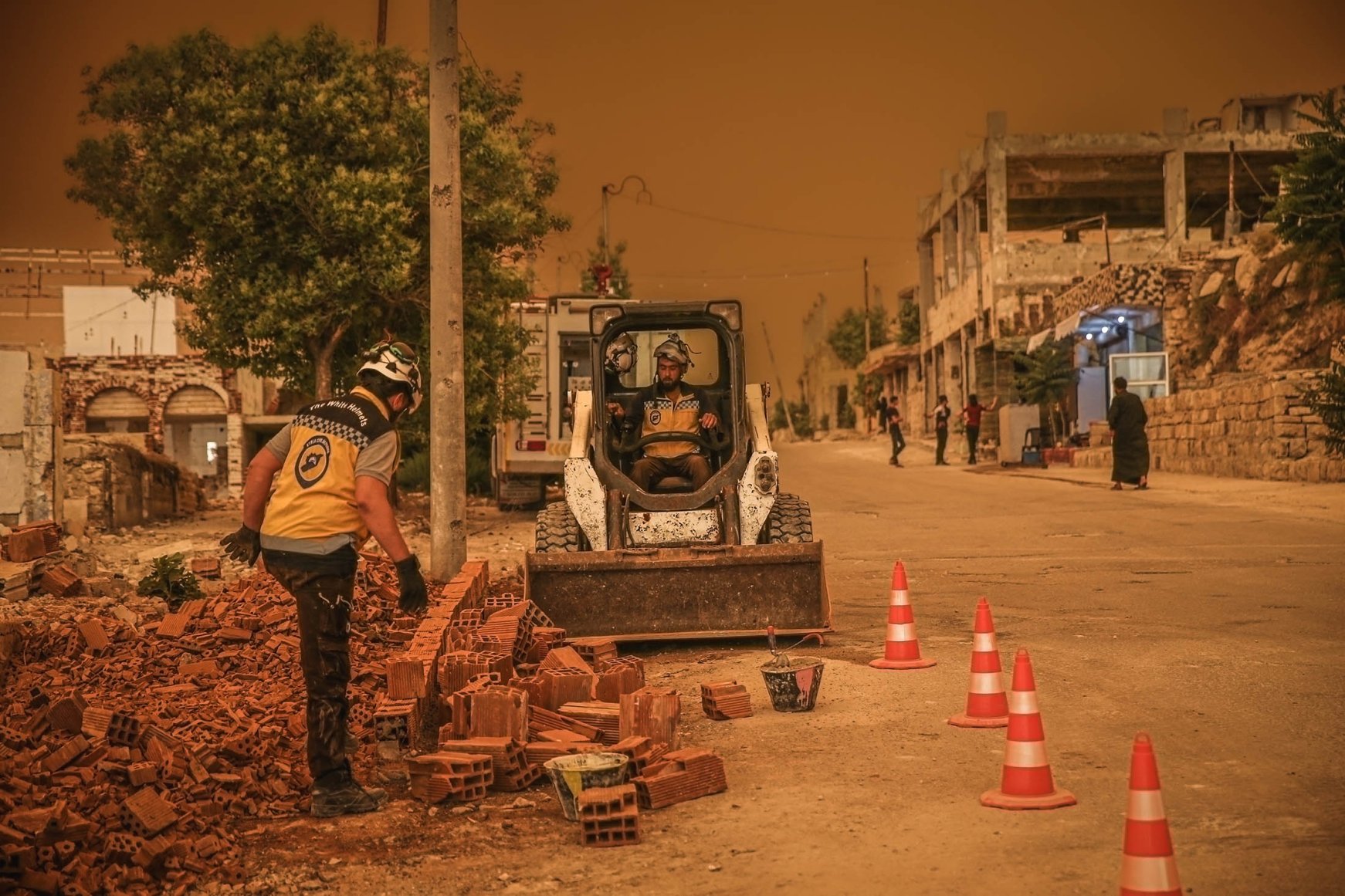 Fierce sandstorm takes hold of Syria's Idlib with orange vistas | Daily ...