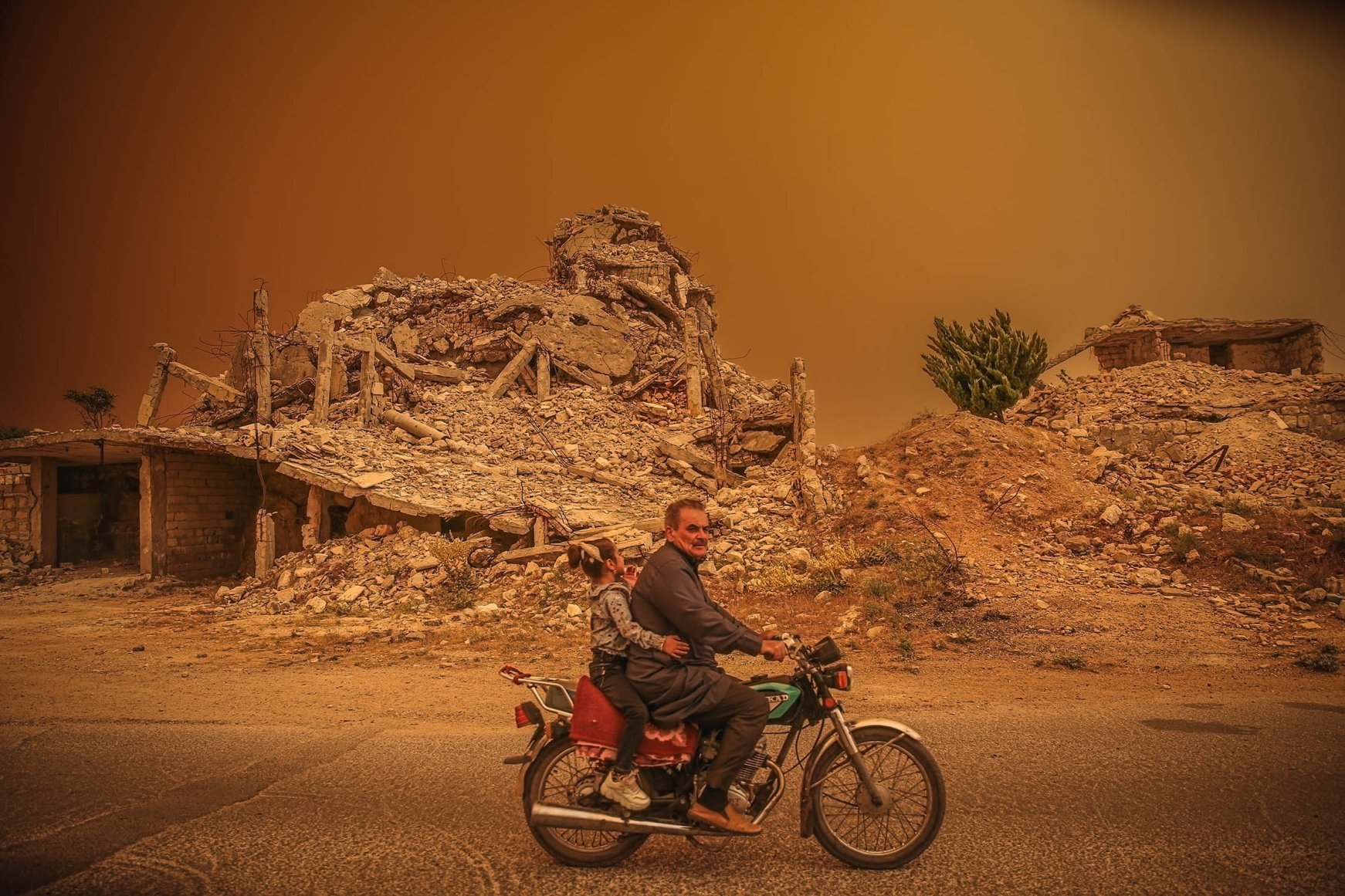 Fierce sandstorm takes hold of Syria's Idlib with orange vistas | Daily ...