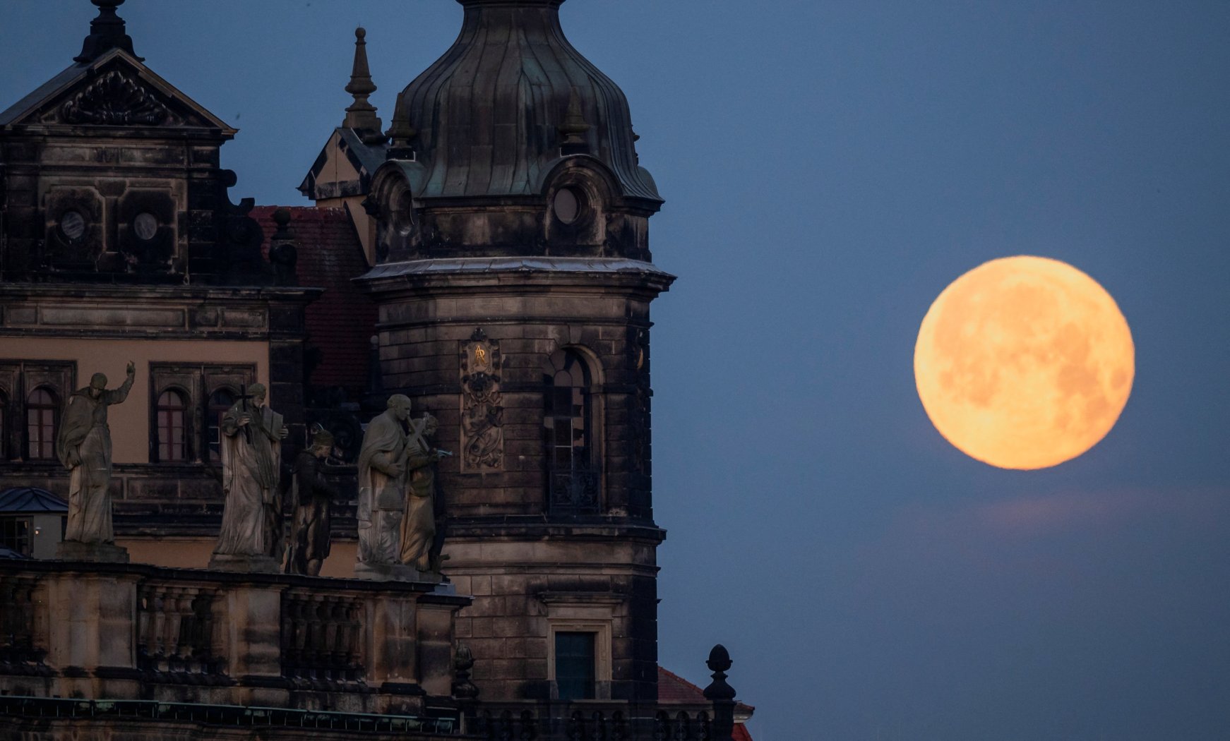 From New York to Istanbul: Supermoon shines all over the world | Daily ...