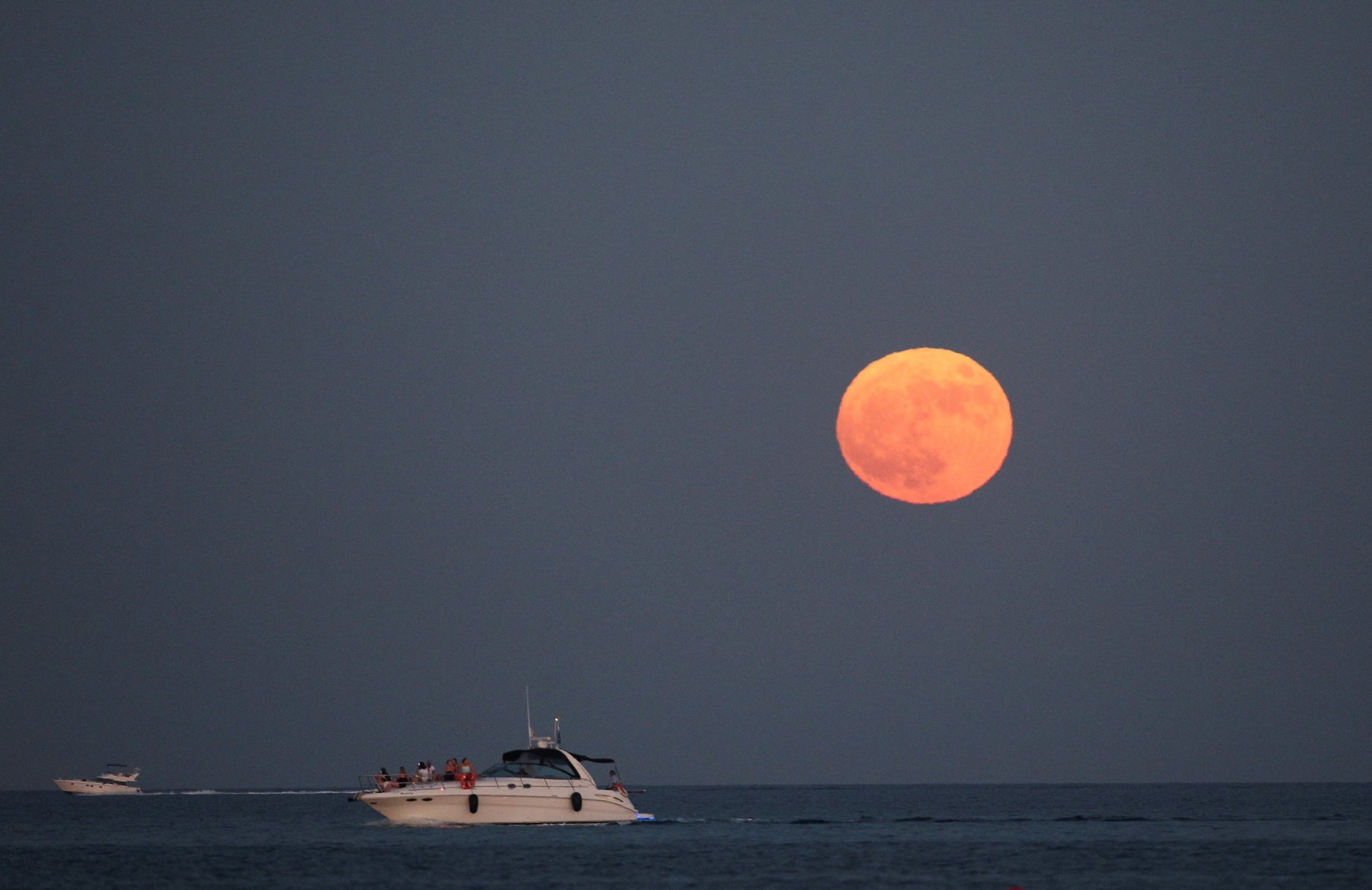 'Buck moon' embellishes skies worldwide | Daily Sabah