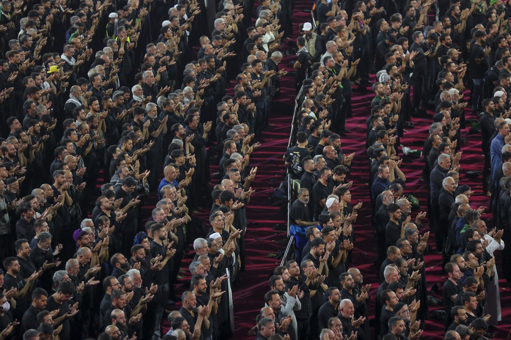 Shiite Muslims commemorate Ashura Day | Daily Sabah