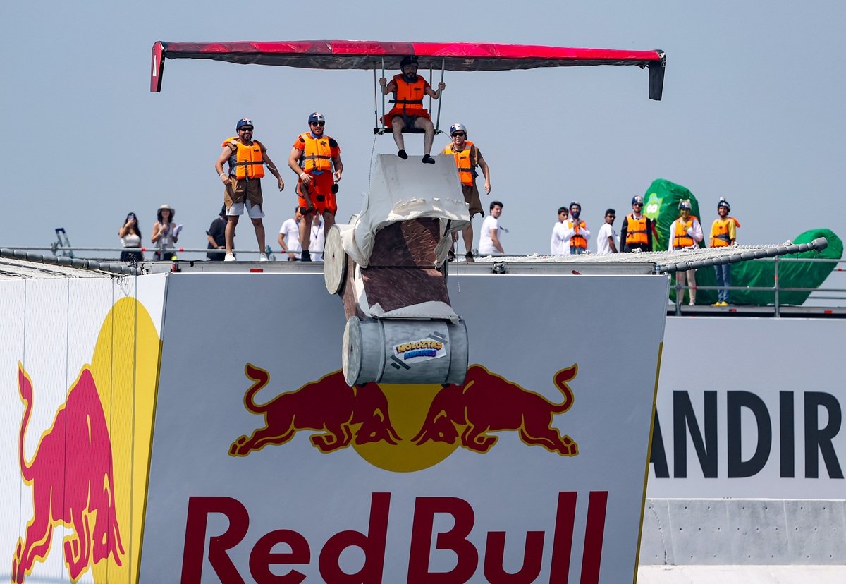 Red Bull Flugtag 2022 Türkiye tests wannabe pilots' wings | Daily Sabah