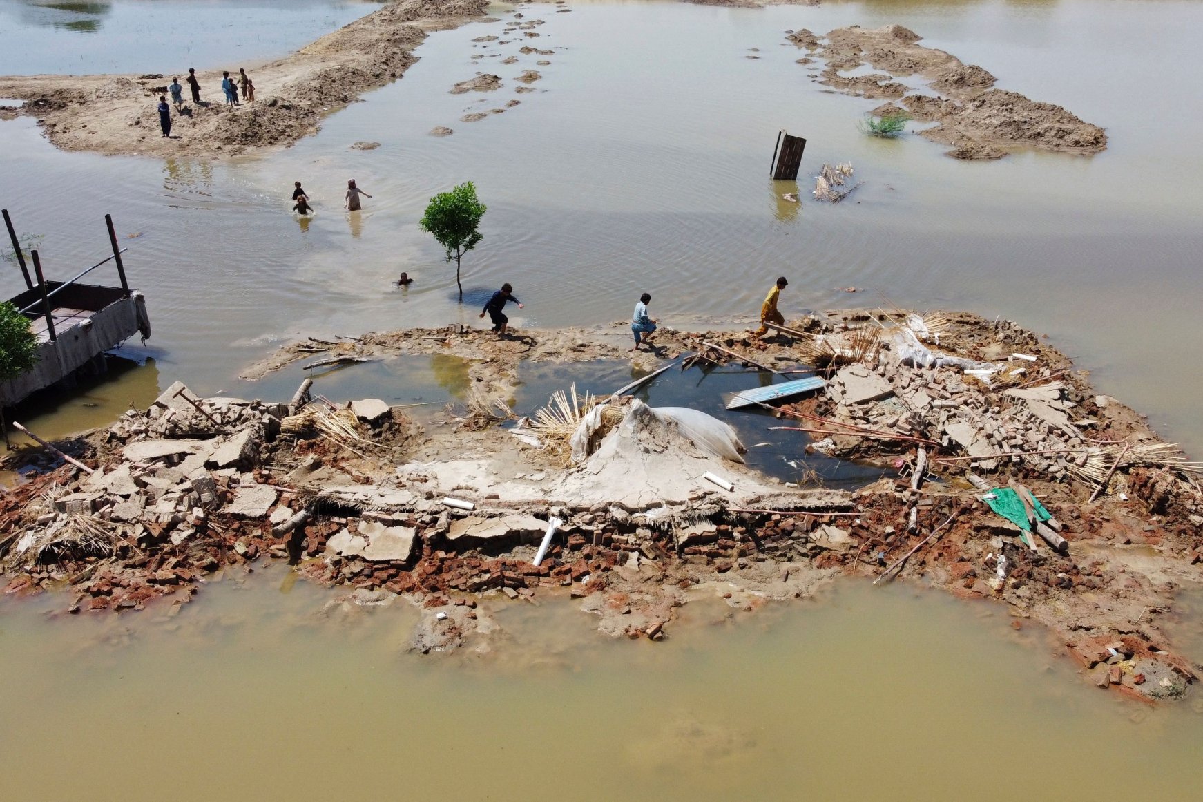Pakistan reels from deadly flash floods and devastation | Daily Sabah