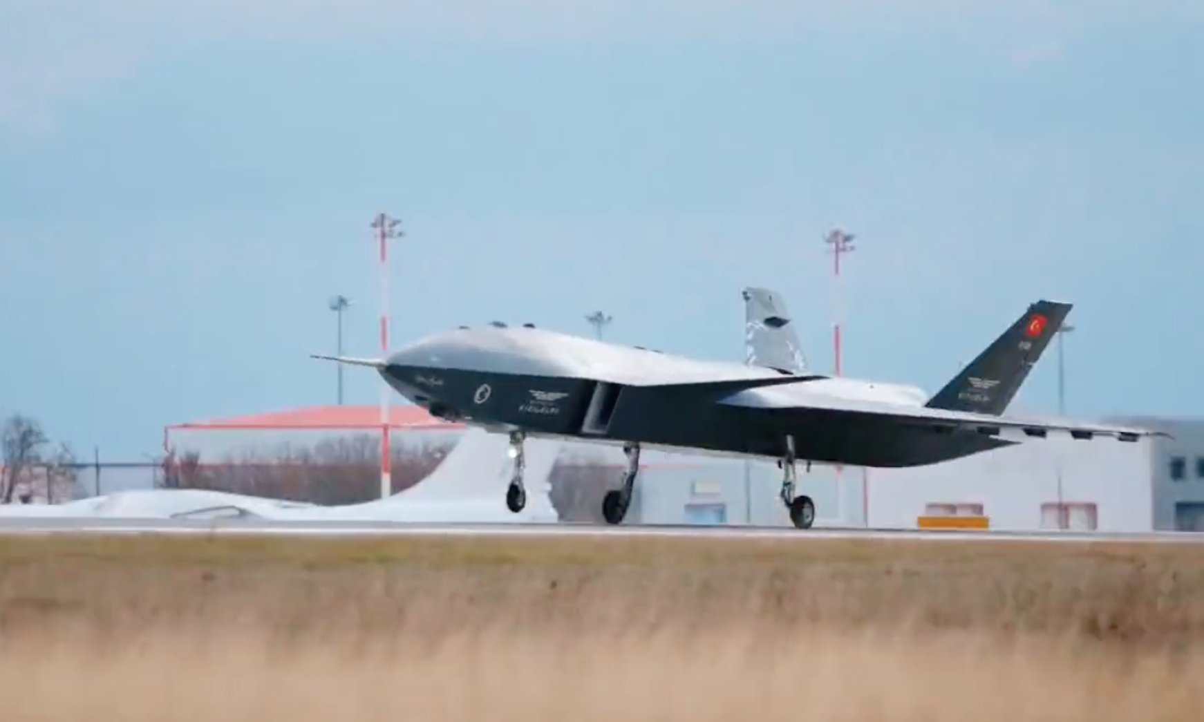 Maiden flight of 1st Türkiye-made jet Bayraktar Kızılelma in photos ...