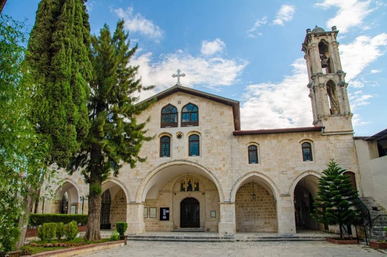 Antakya's collapsed church revives hope after Türkiye quake | Daily Sabah