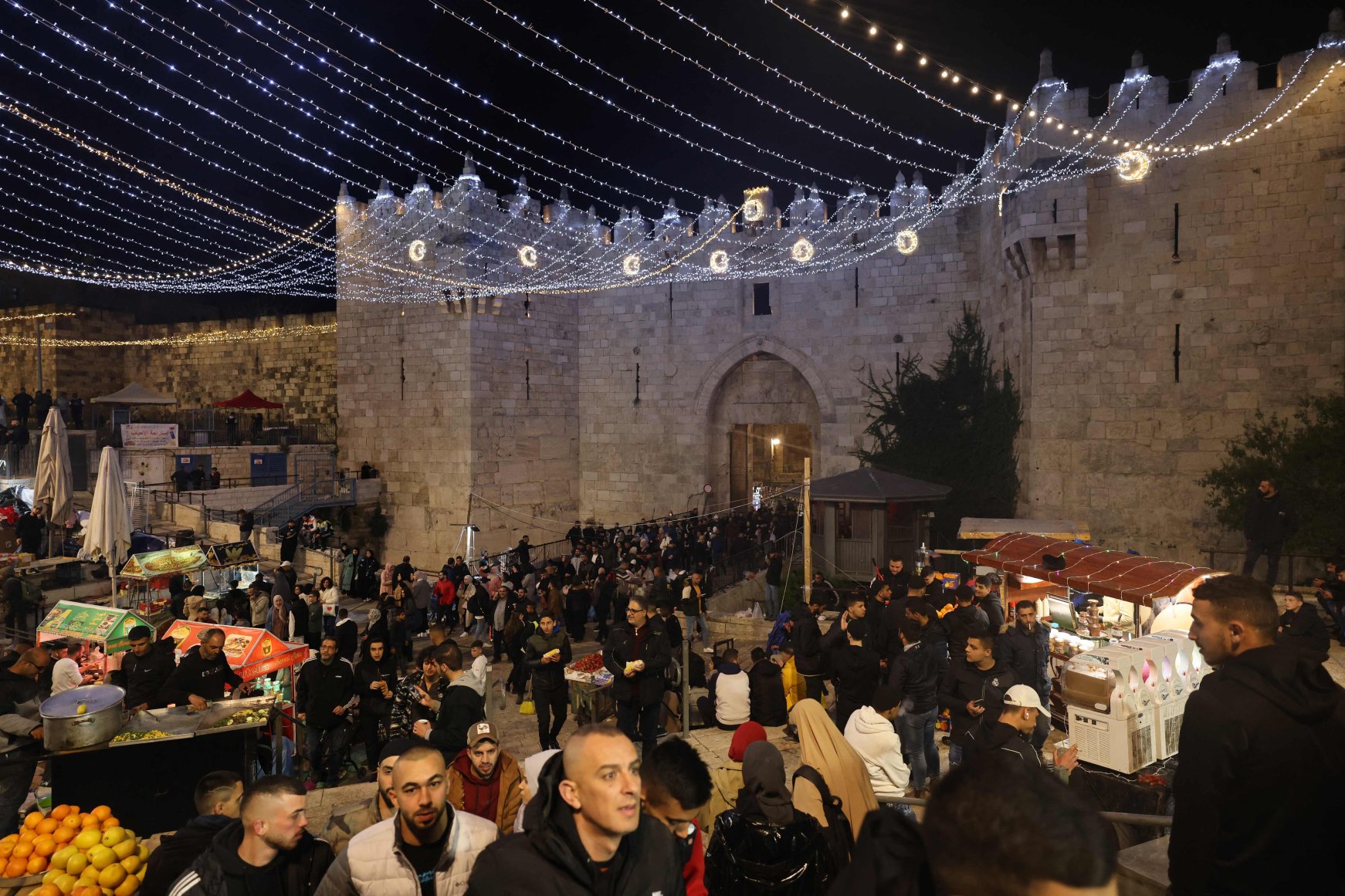 Muslims across globe welcome holy month of Ramadan | Daily Sabah