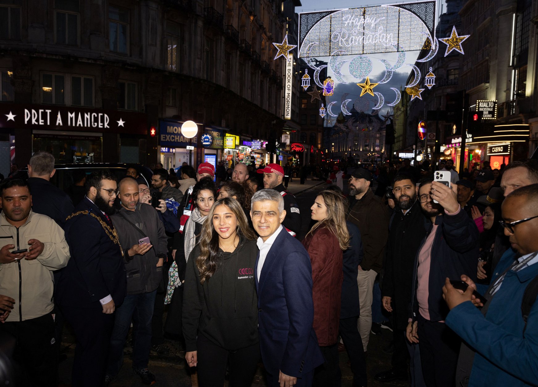 Muslims across globe welcome holy month of Ramadan | Daily Sabah