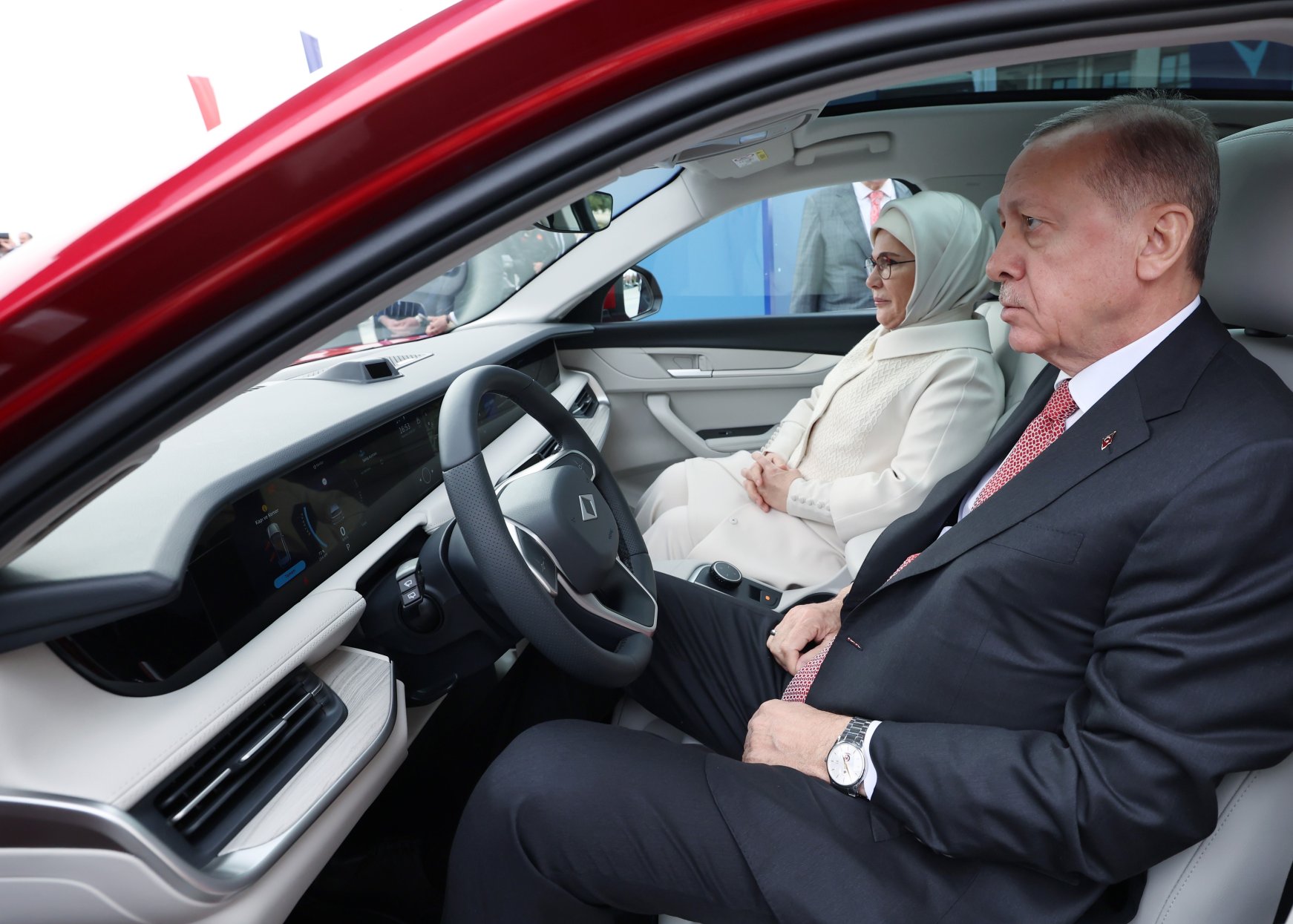 Türkiye's 1st domestic car delivered to President Erdoğan | Daily Sabah