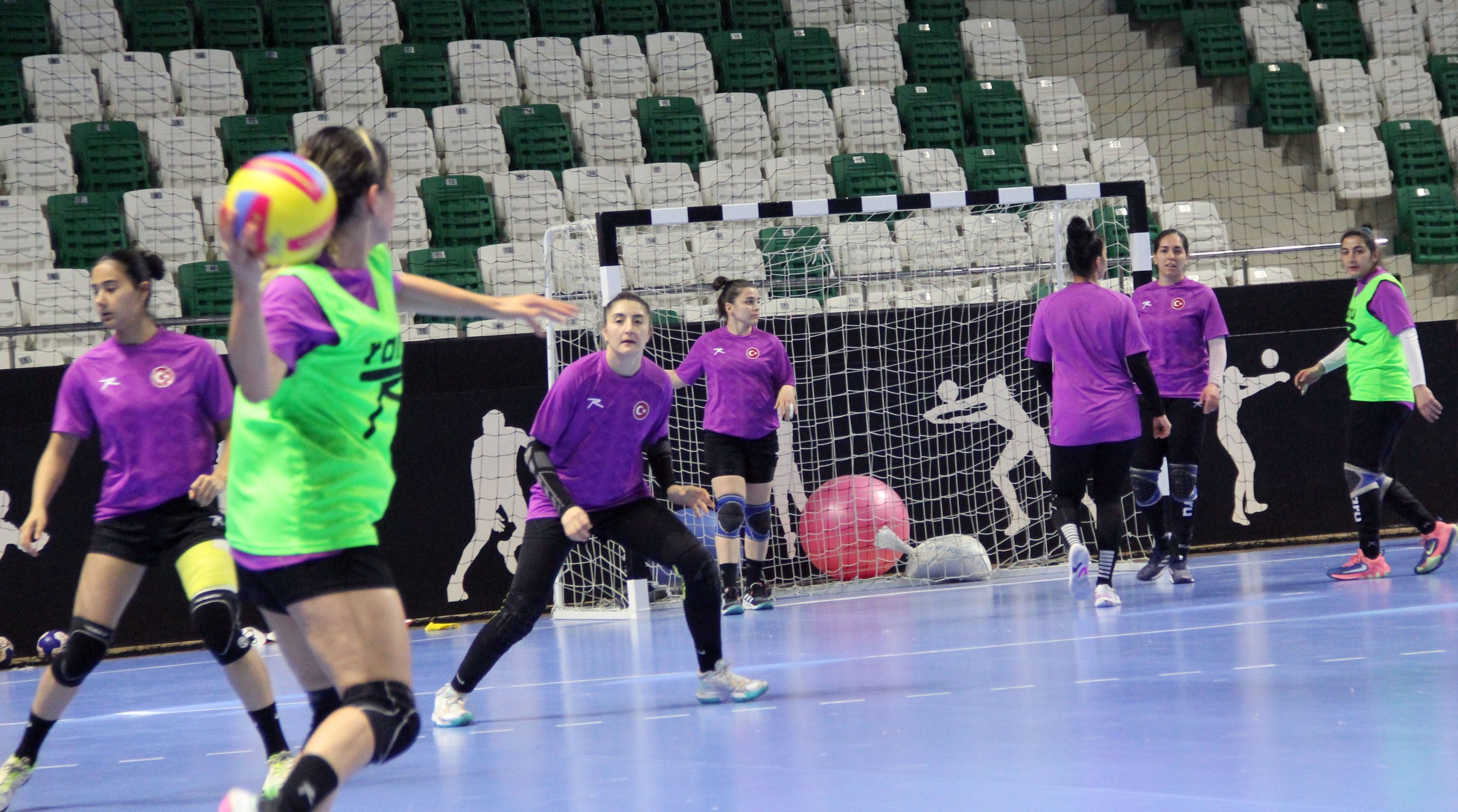 Turkish women's handball team gear up for Serbia tie | Daily Sabah