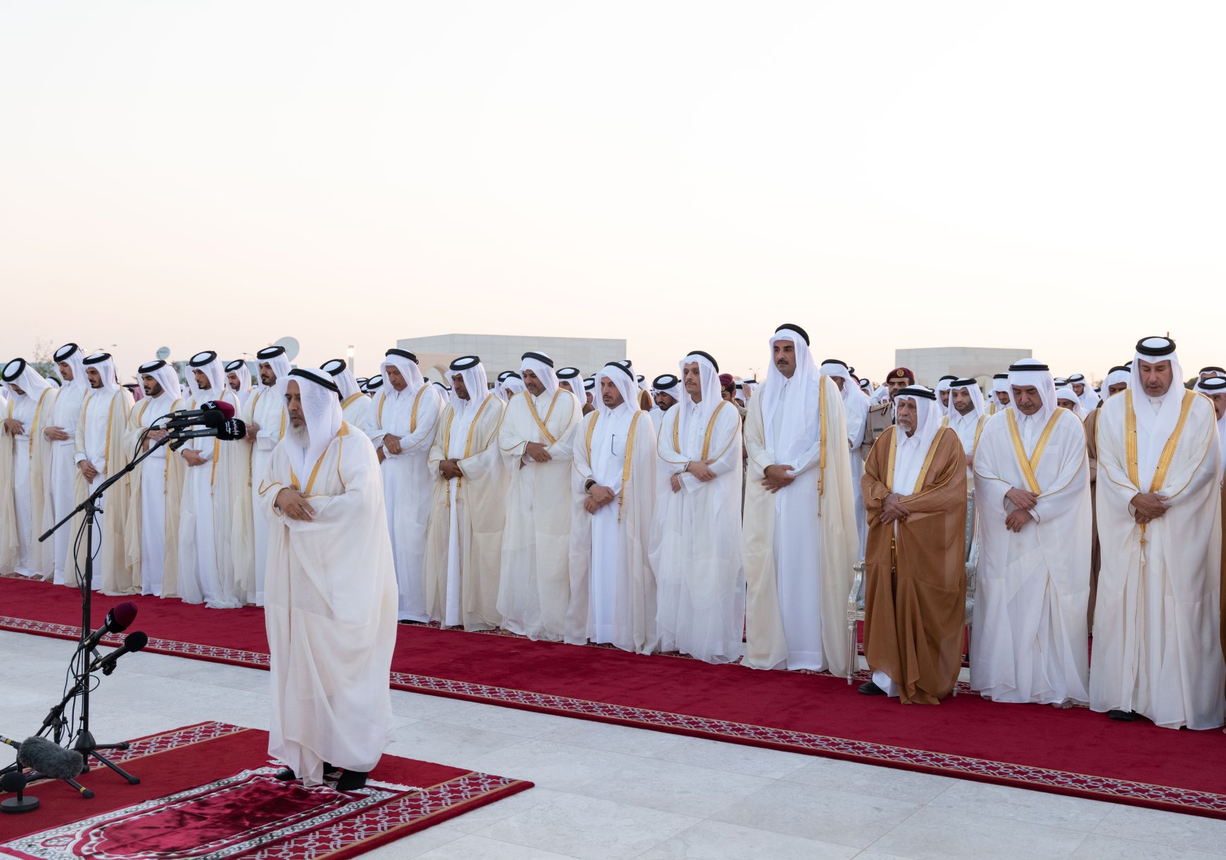 Joy as Eid al-Fitr celebrated around world | Daily Sabah