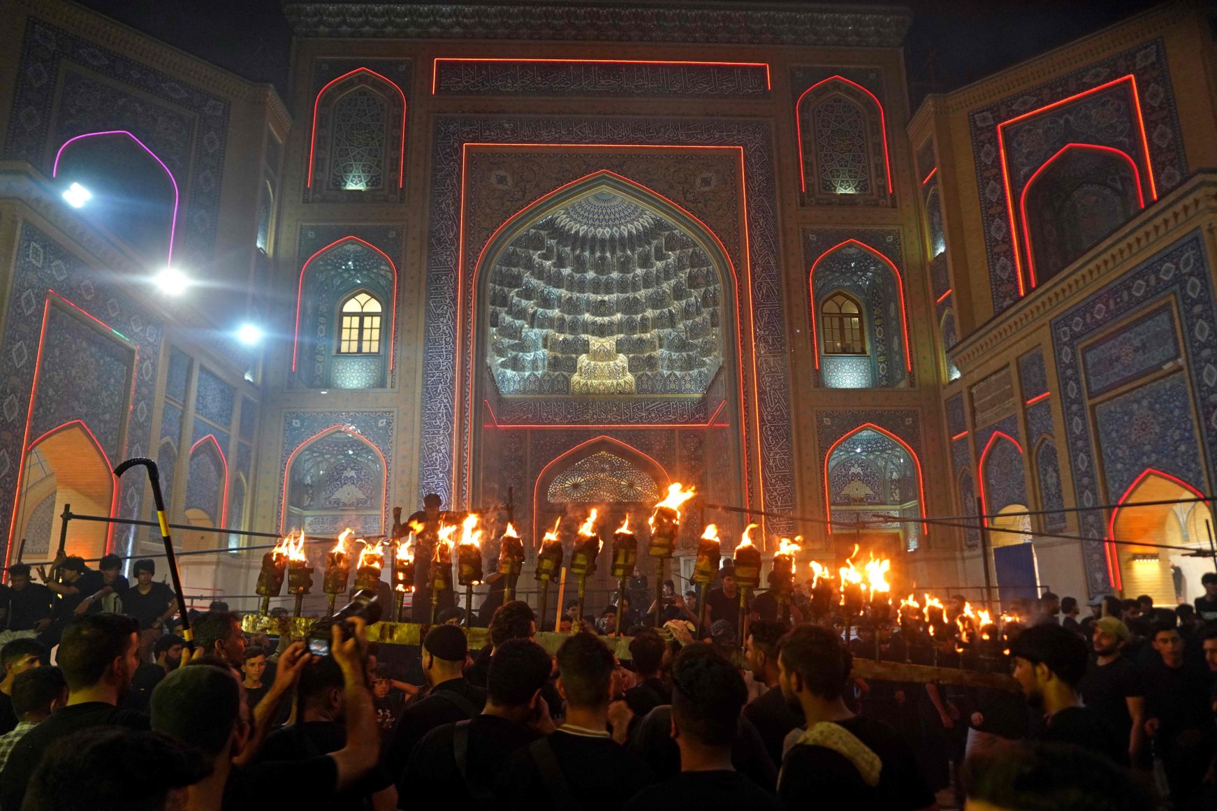 Shiite Muslims start performing rituals ahead of Ashura | Daily Sabah