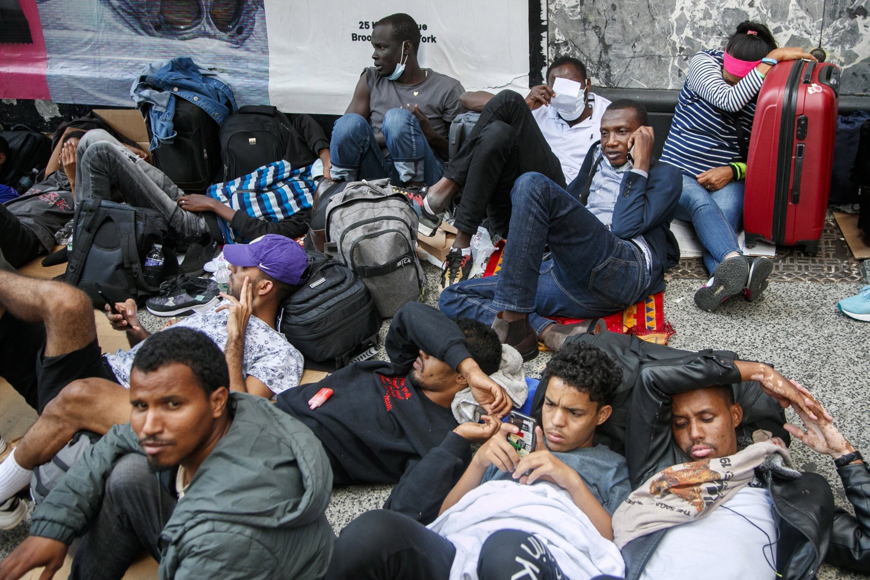 Migrants on streets as New York City fails to provide shelter | Daily Sabah