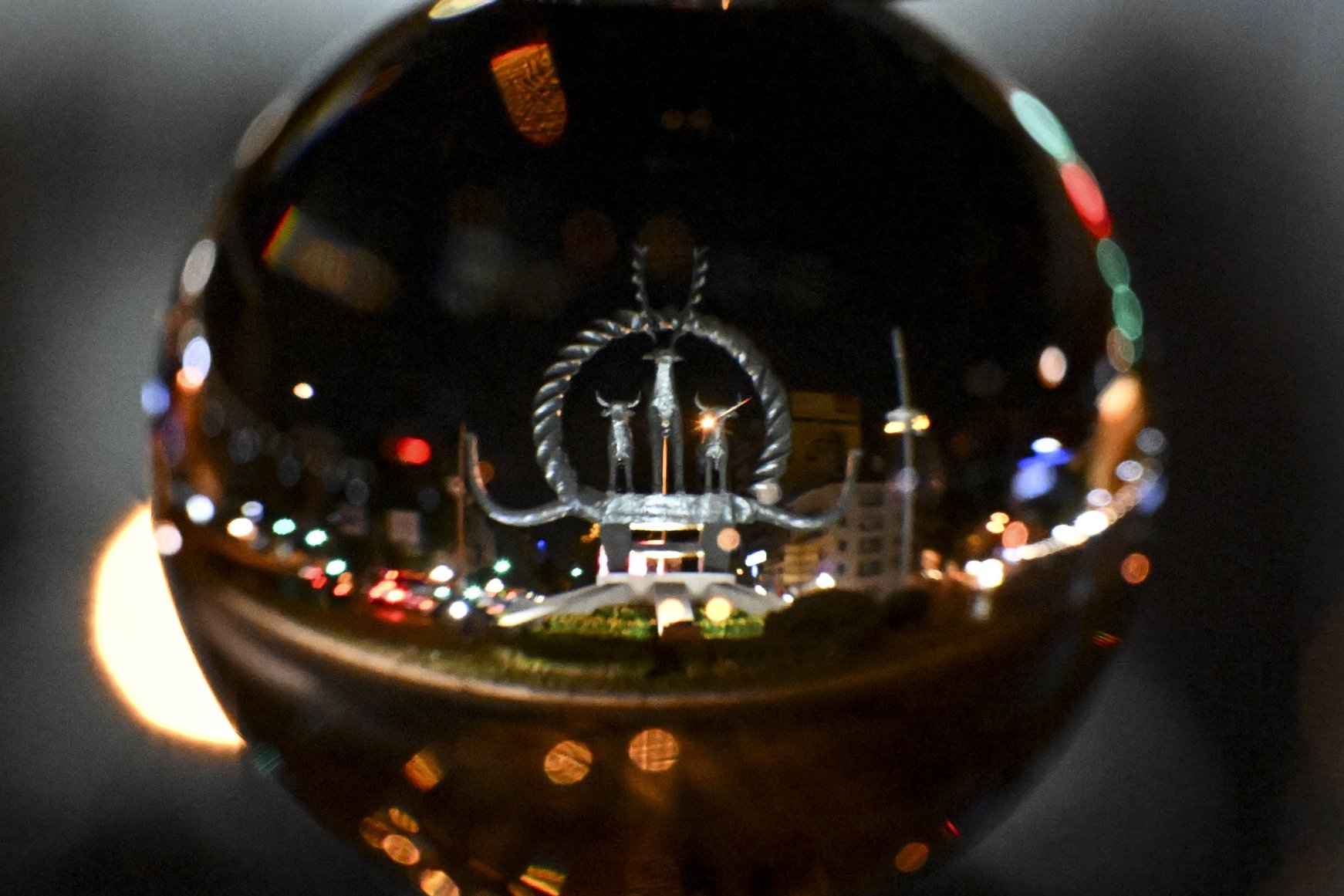 Photos of Ankara's iconic structures reflected on crystal spheres ...