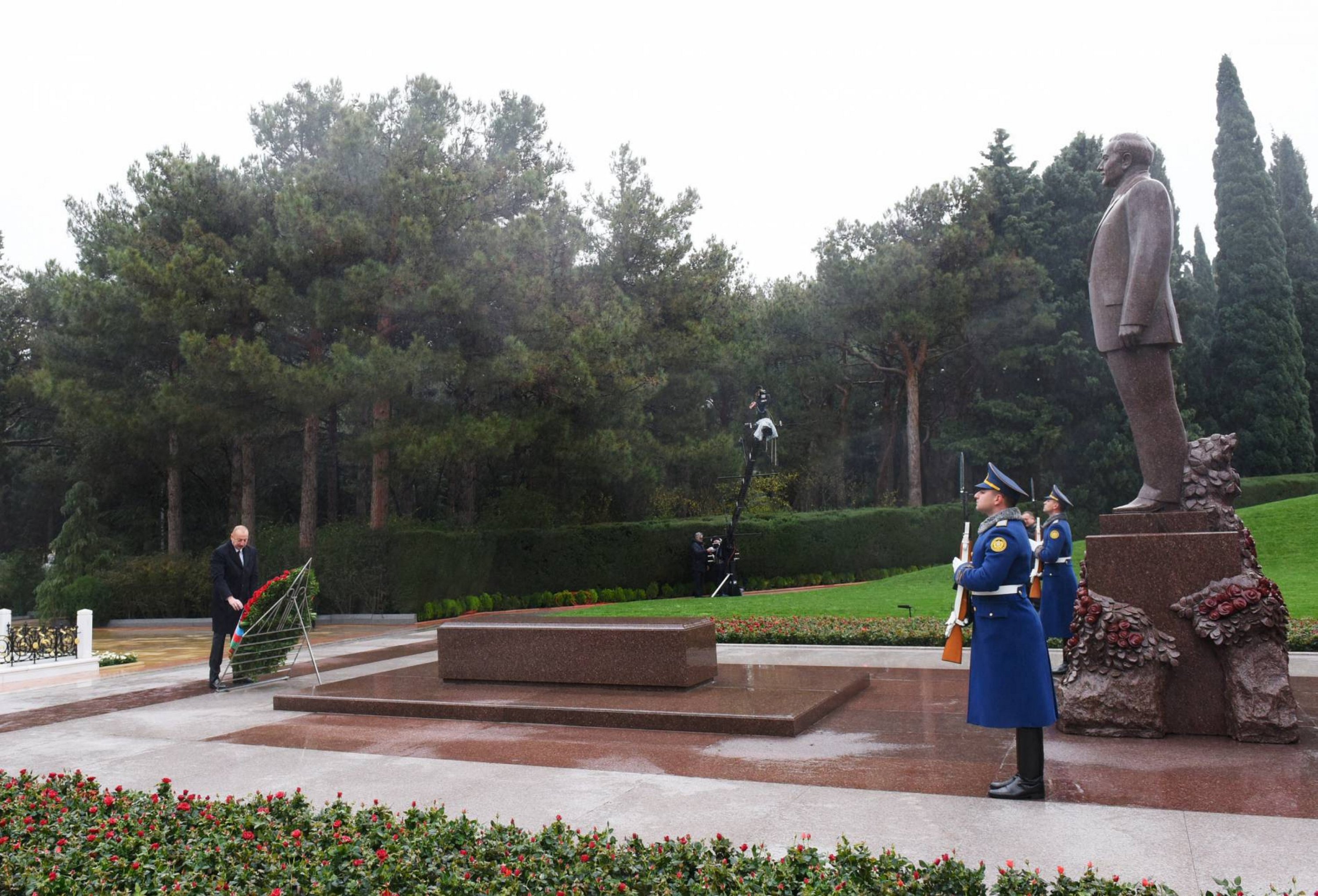 Azerbaijan remembers iconic leader Heydar Aliyev | Daily Sabah