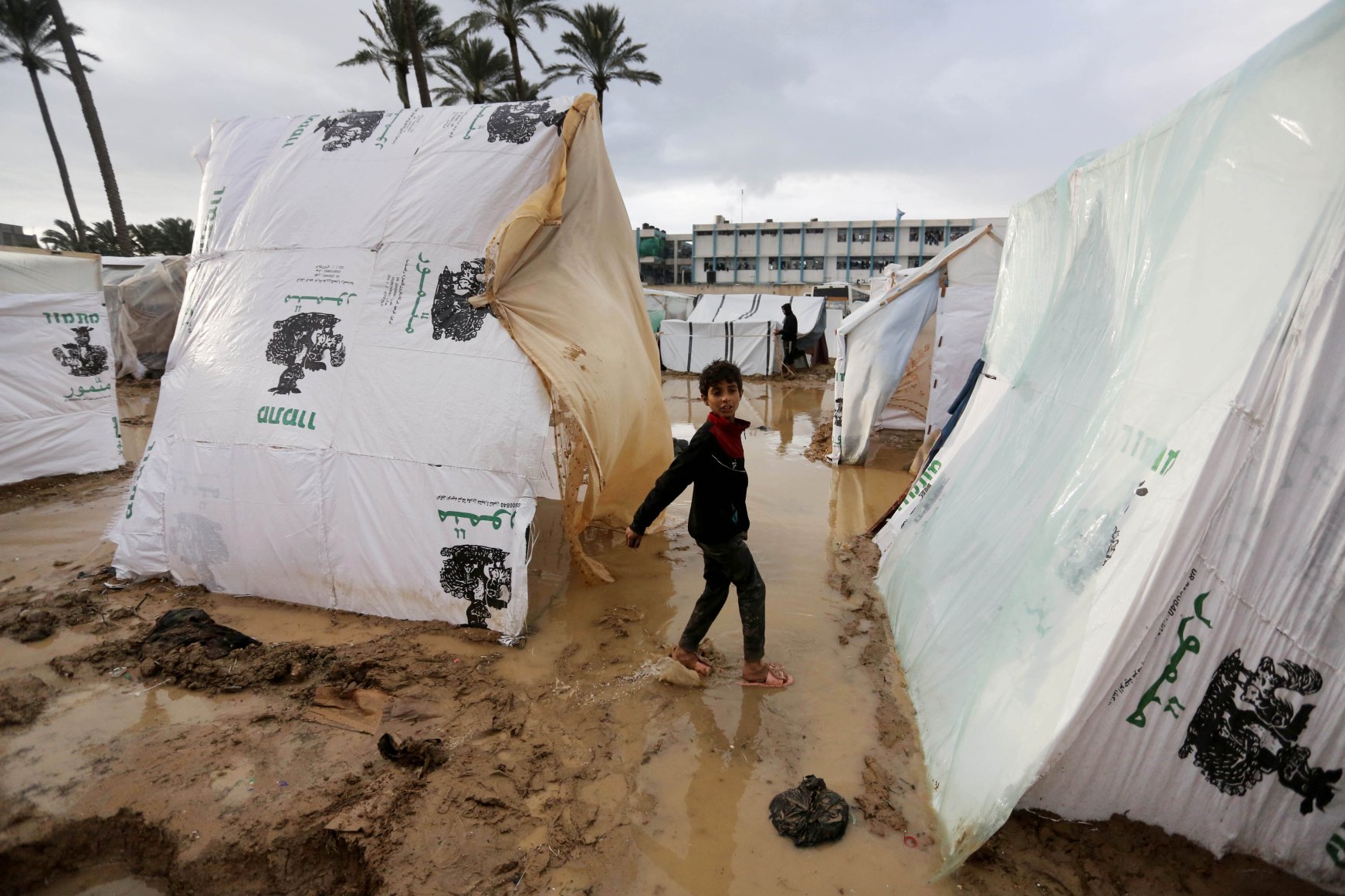 Gazans under Israeli attack battle rain and cold | Daily Sabah
