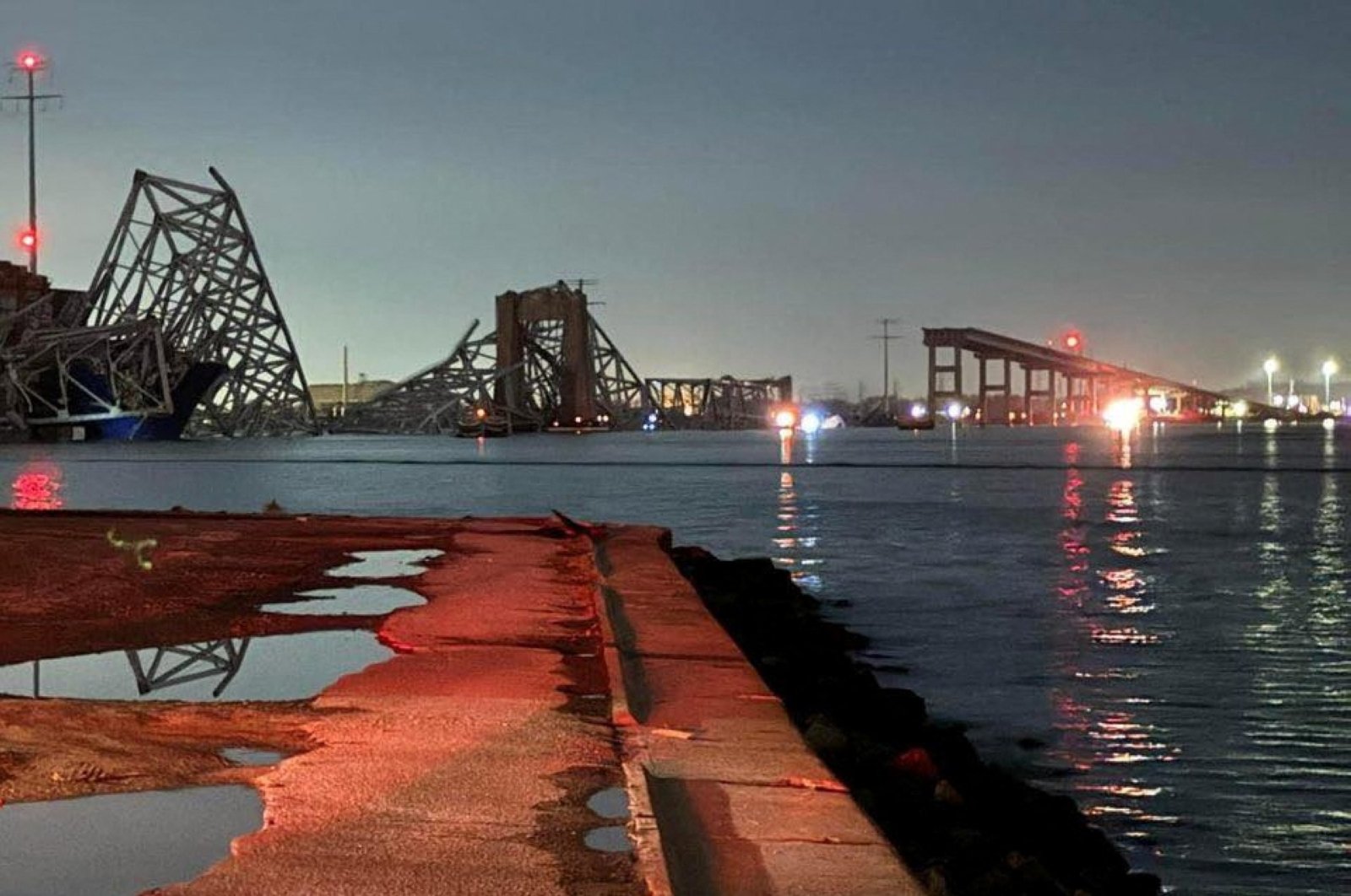7 missing after bridge hit by cargo ship in US' Baltimore collapses ...