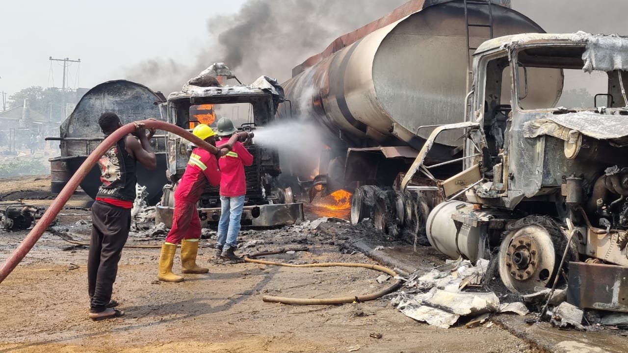 Nigeria fuel truck blast death toll reaches 86 | Daily Sabah