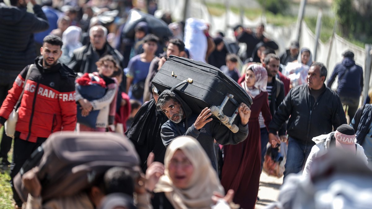 Rafah under attack: Civilians displaced again | Daily Sabah