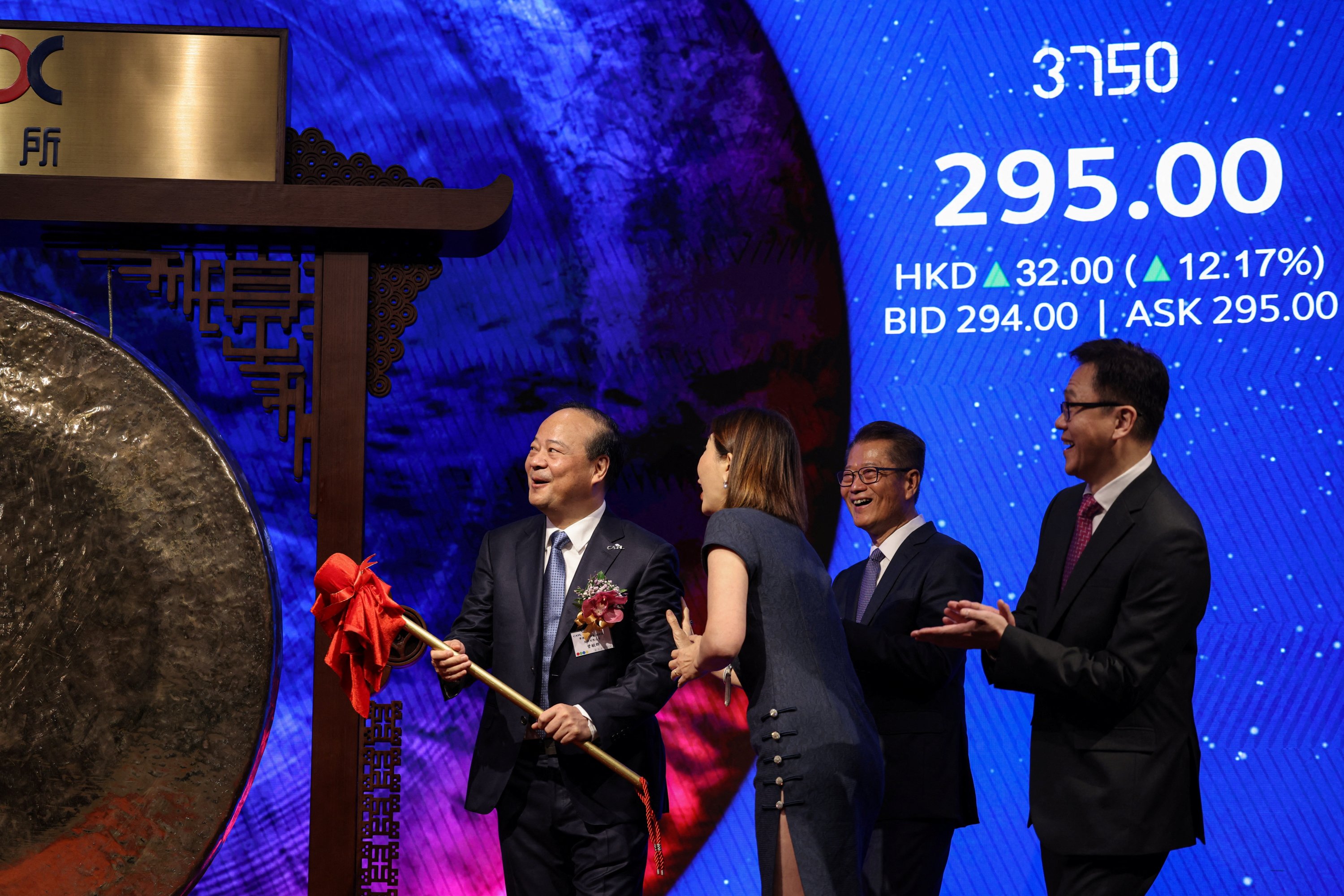 Shares in EV battery maker CATL jump in Hong Kong after $4.6B IPO | Daily Sabah