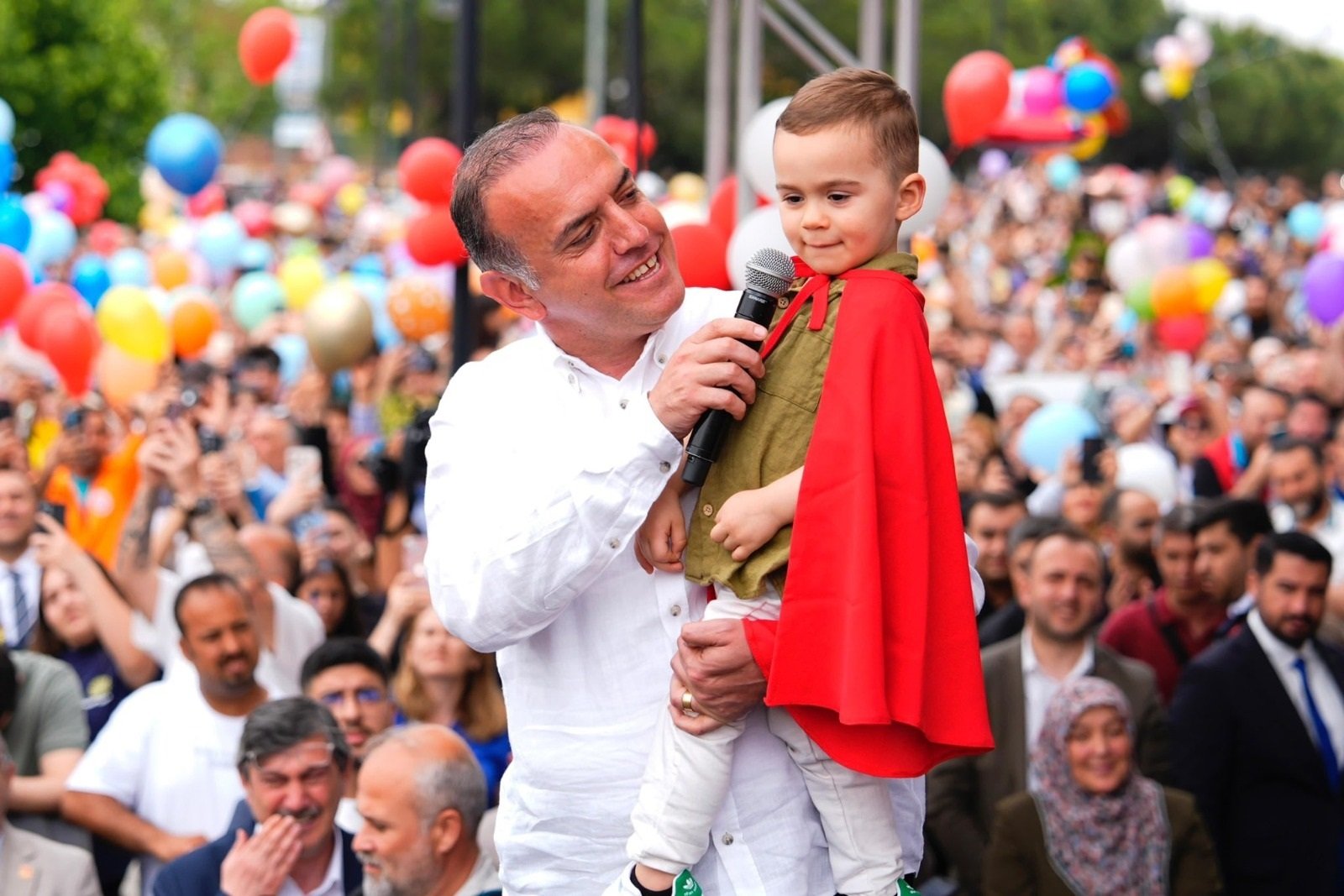 Thousands in Istanbul join to fulfill young leukemia survivor’s dream | Daily Sabah