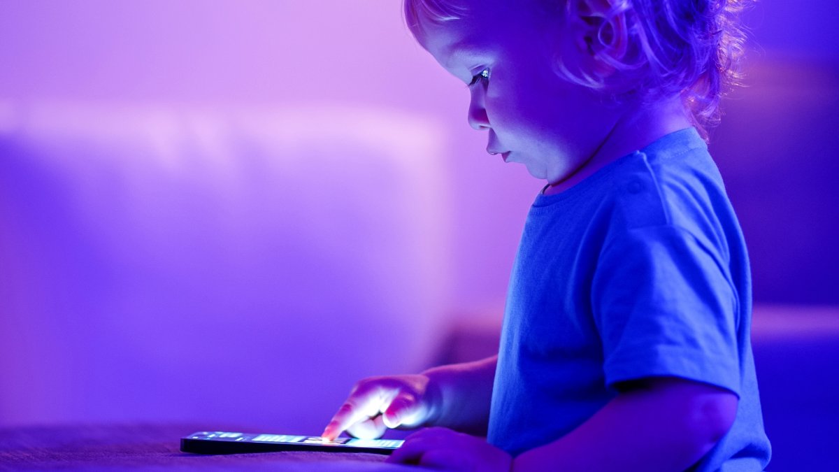 Parenting in digital age: Balancing screen use for healthy kids | Daily Sabah