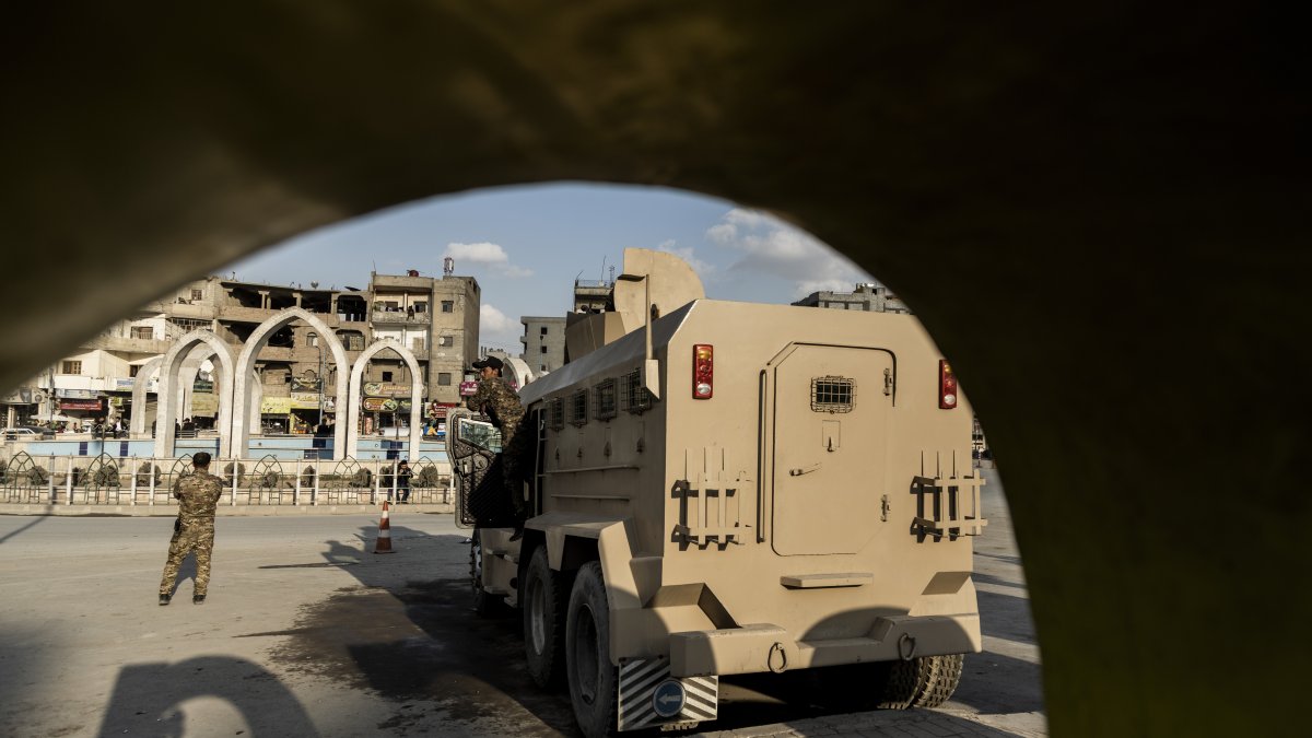 Syrian soldiers killed as YPG terrorists attack Raqqa | Daily Sabah