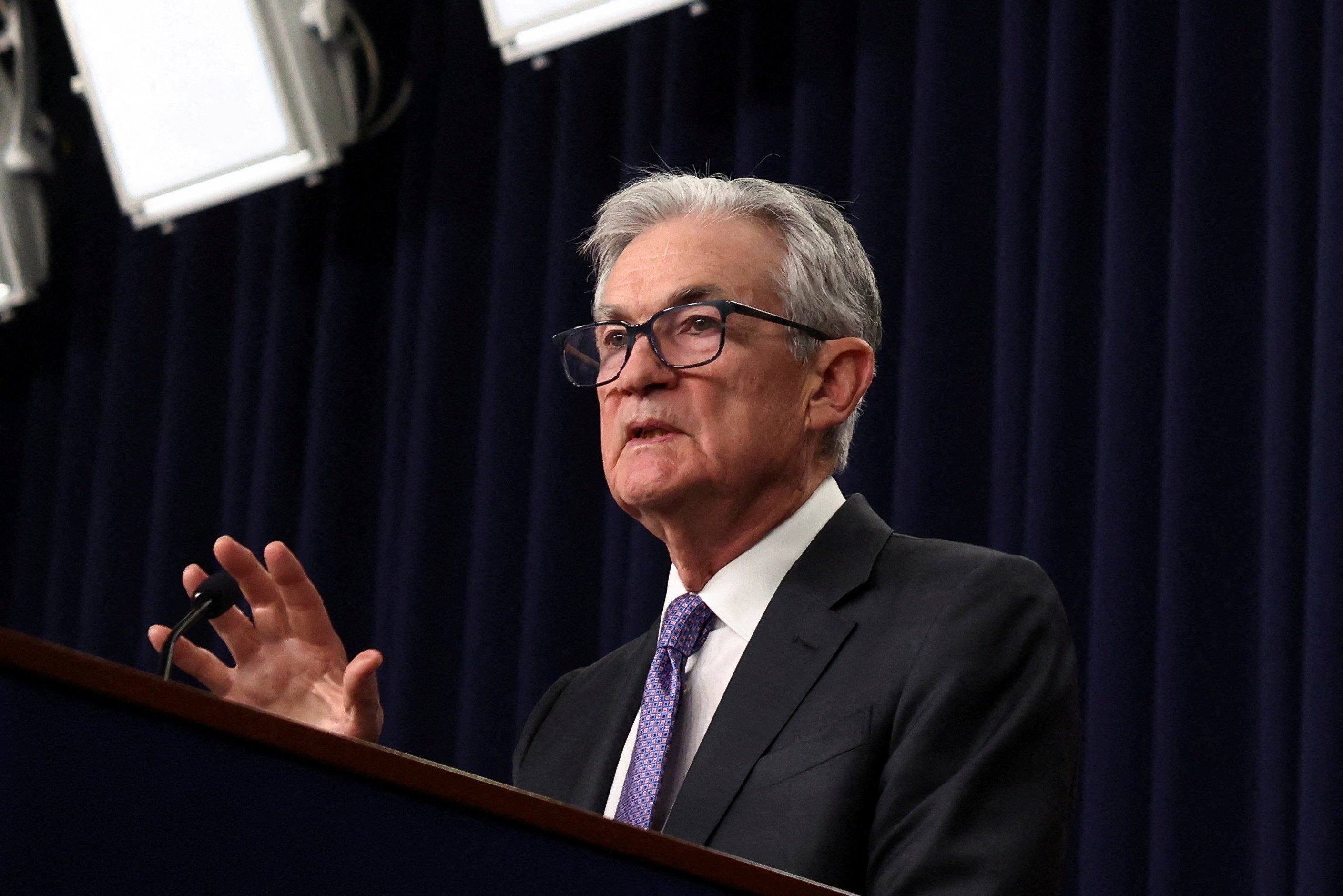 Global central bankers voice 'full solidarity' with Fed's Powell ...