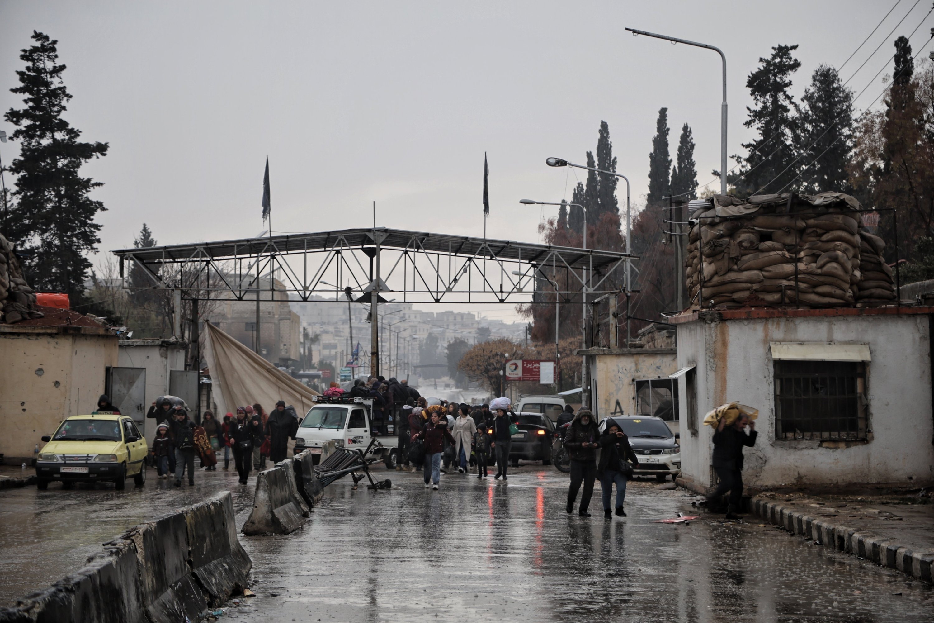 Türkiye signals aid to Syria, denies mass migration at Iran border ...